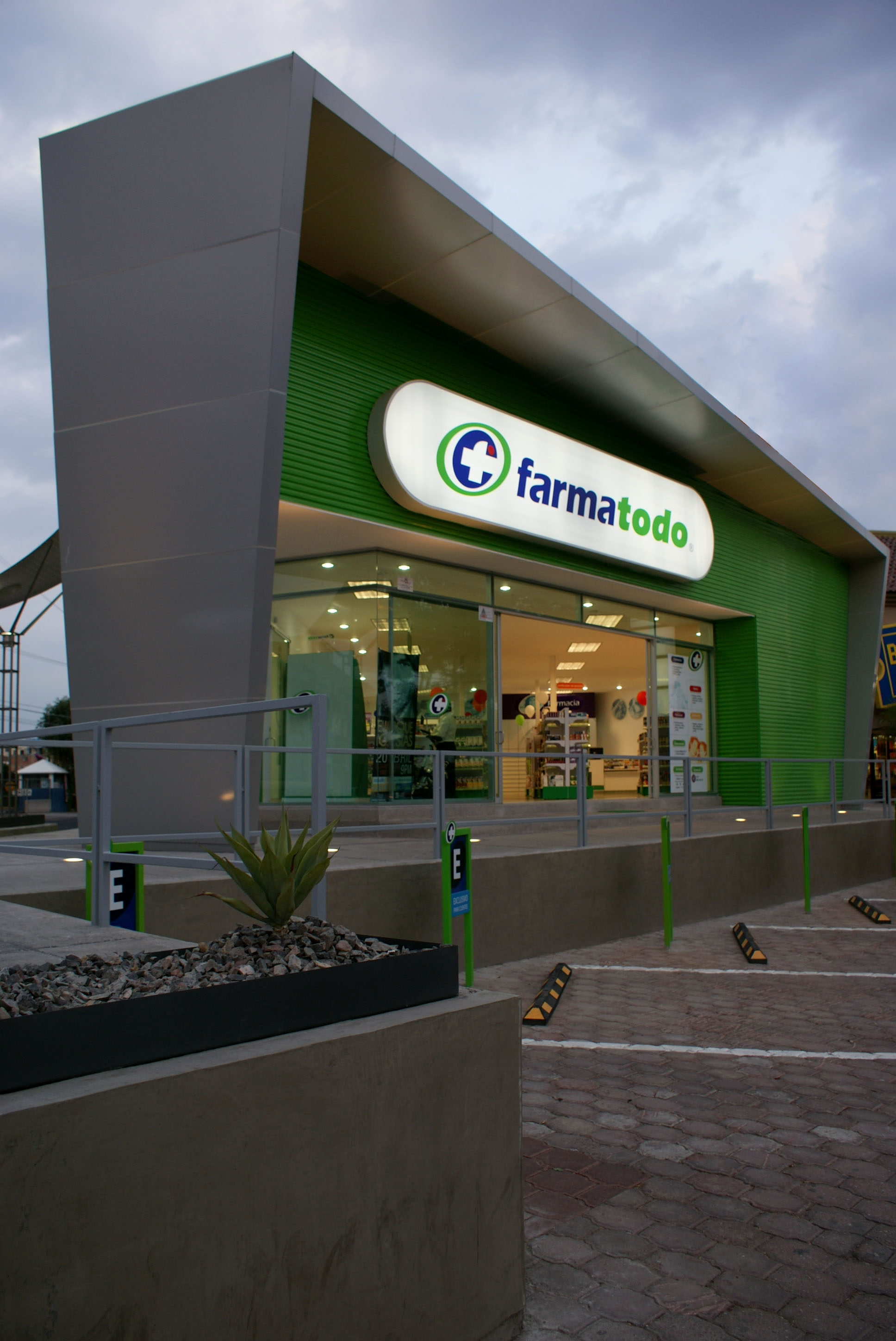 Farmatodo by Dionne Arquitectos - Architizer