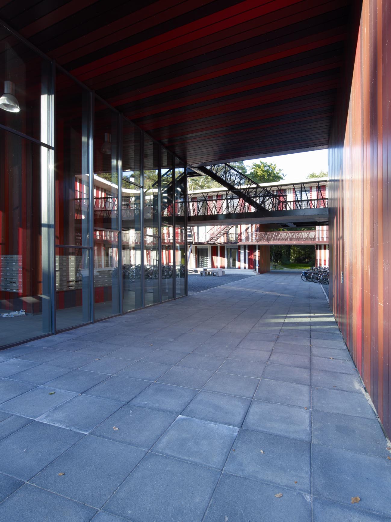 courtyard building in the forest by Arons en Gelauff Architecten ...