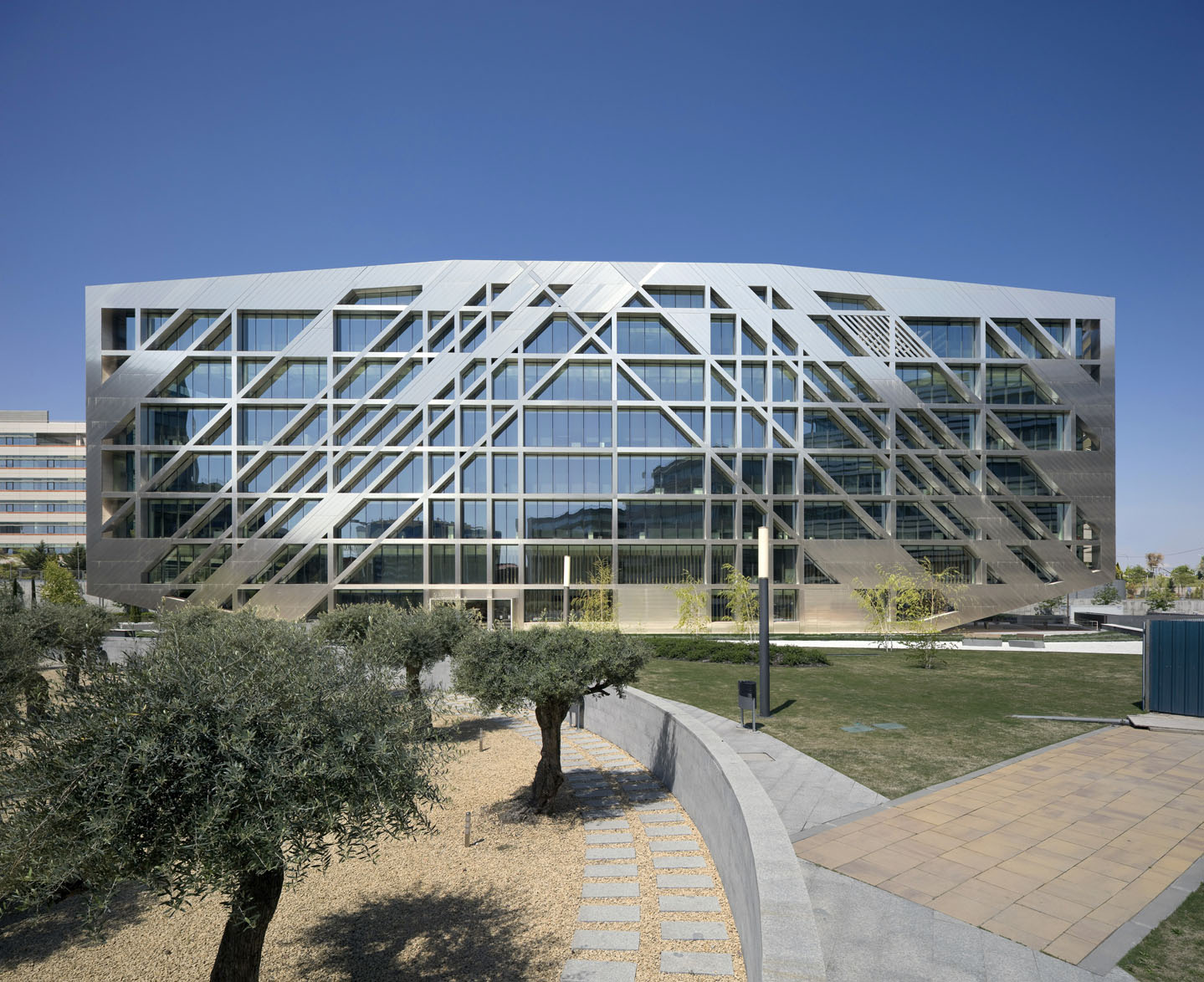 A.M.A. Headquarters by Rafael de La Hoz Arquitetos - Architizer