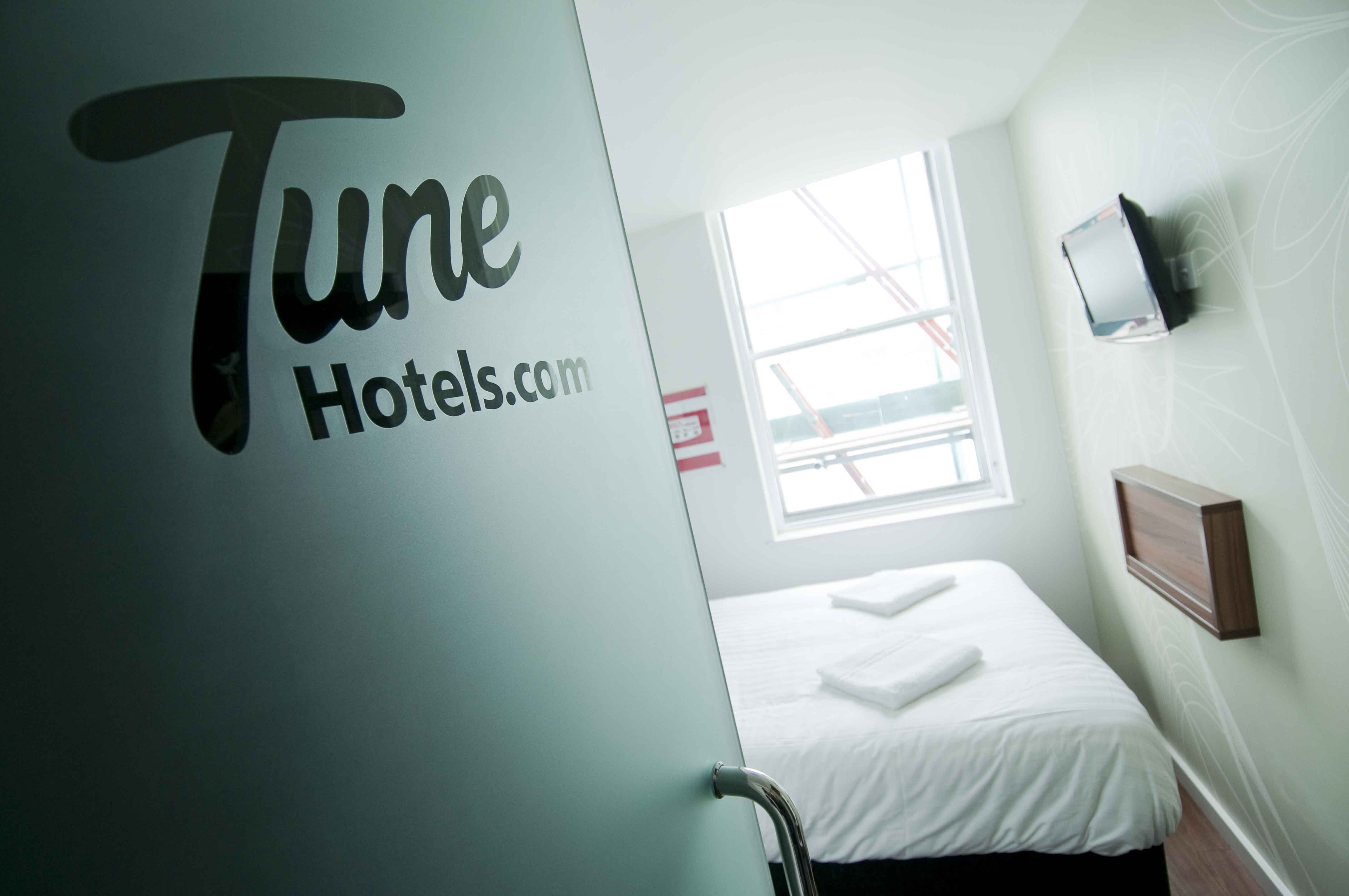 Tune Hotel Westminster - Architizer