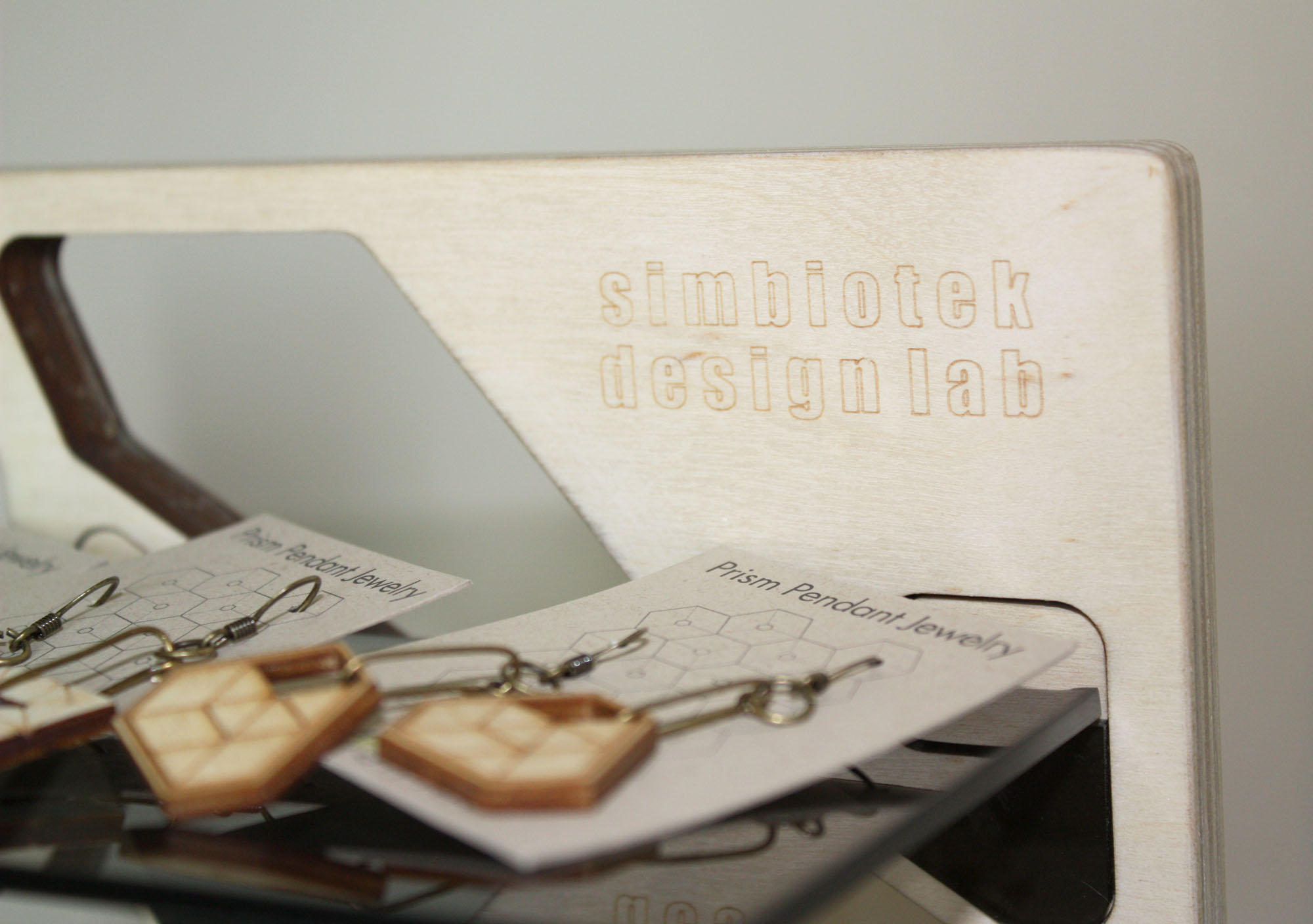 Simbiotek Product Display Case - Architizer