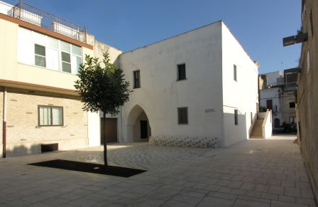 Piazza Falloni in Monteiasi (Province of Taranto) - Architizer