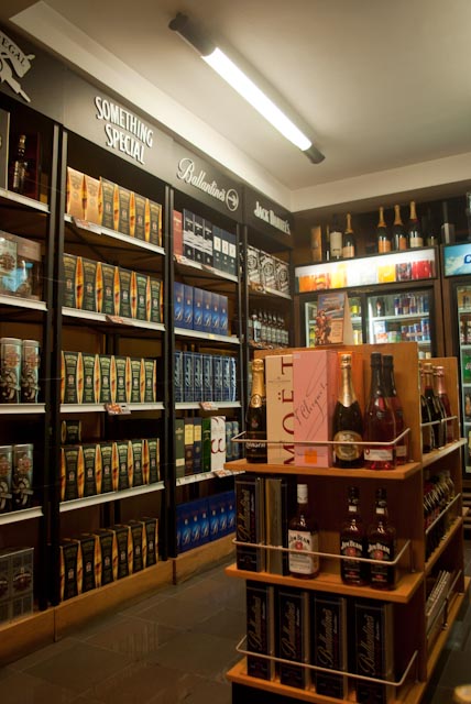 Nueva Imagen Licorería EL POZITO - Architizer