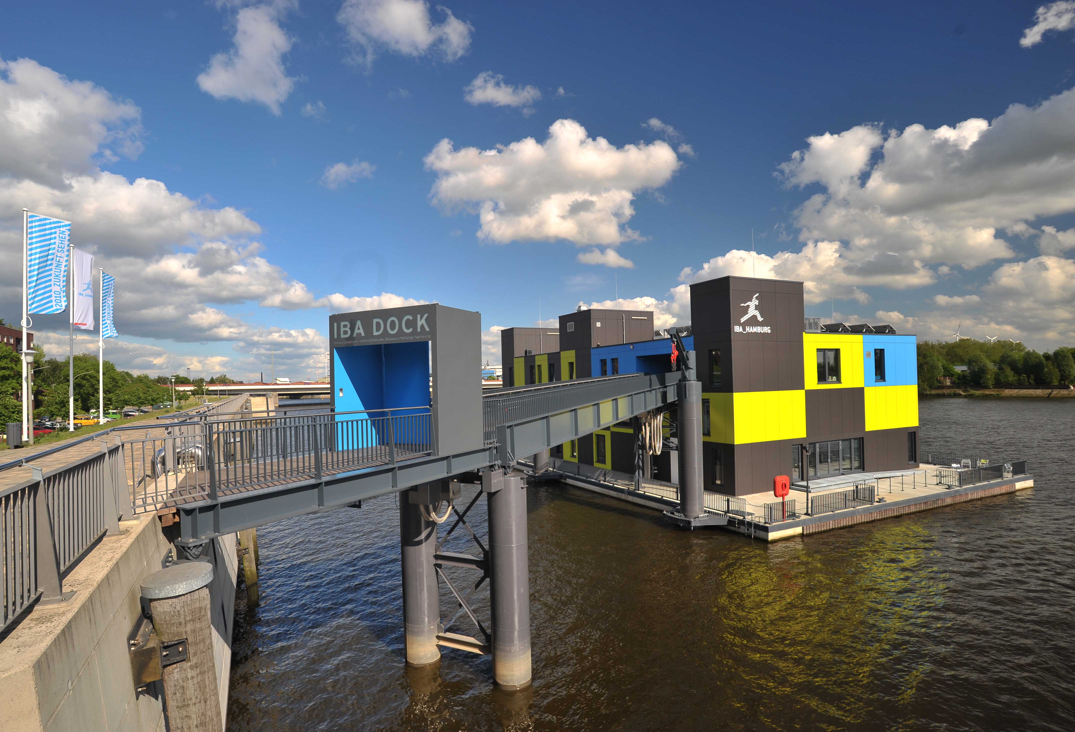IBA DOCK - Floating exhibition and office building by Slawik ...
