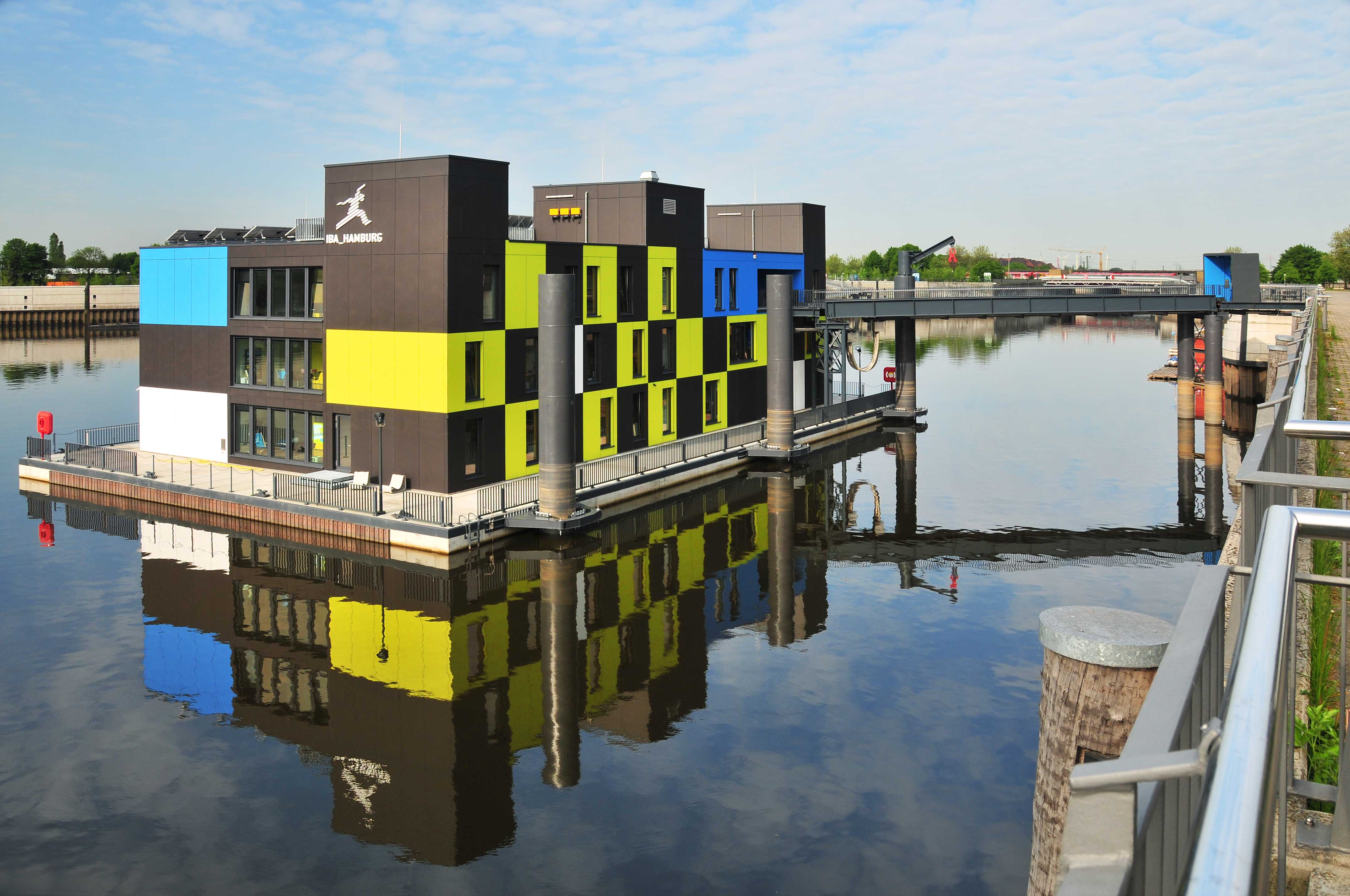 IBA DOCK - Floating exhibition and office building by Slawik ...
