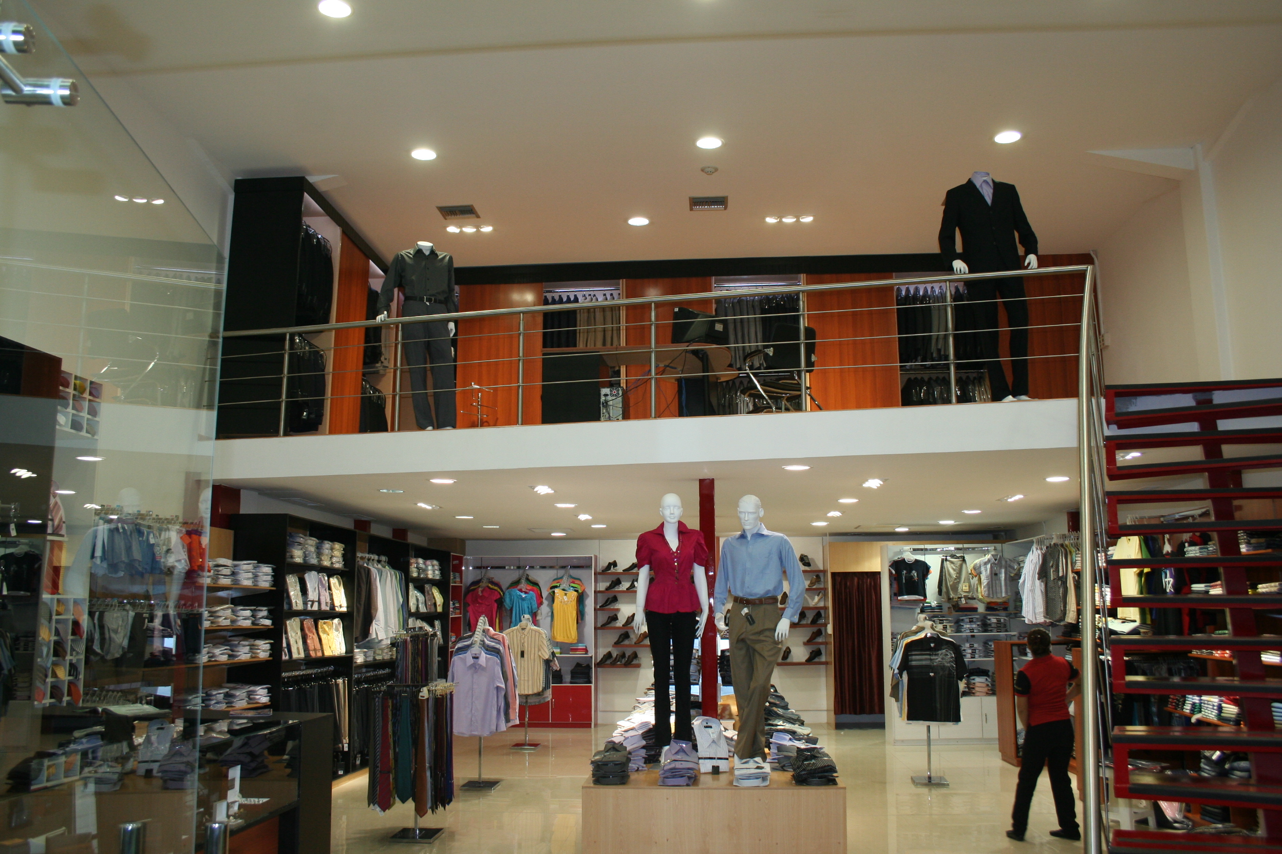 "MONTCLAIR" store. Mall del Sol. by DUNNARQ / Aleph Arquitectura ...