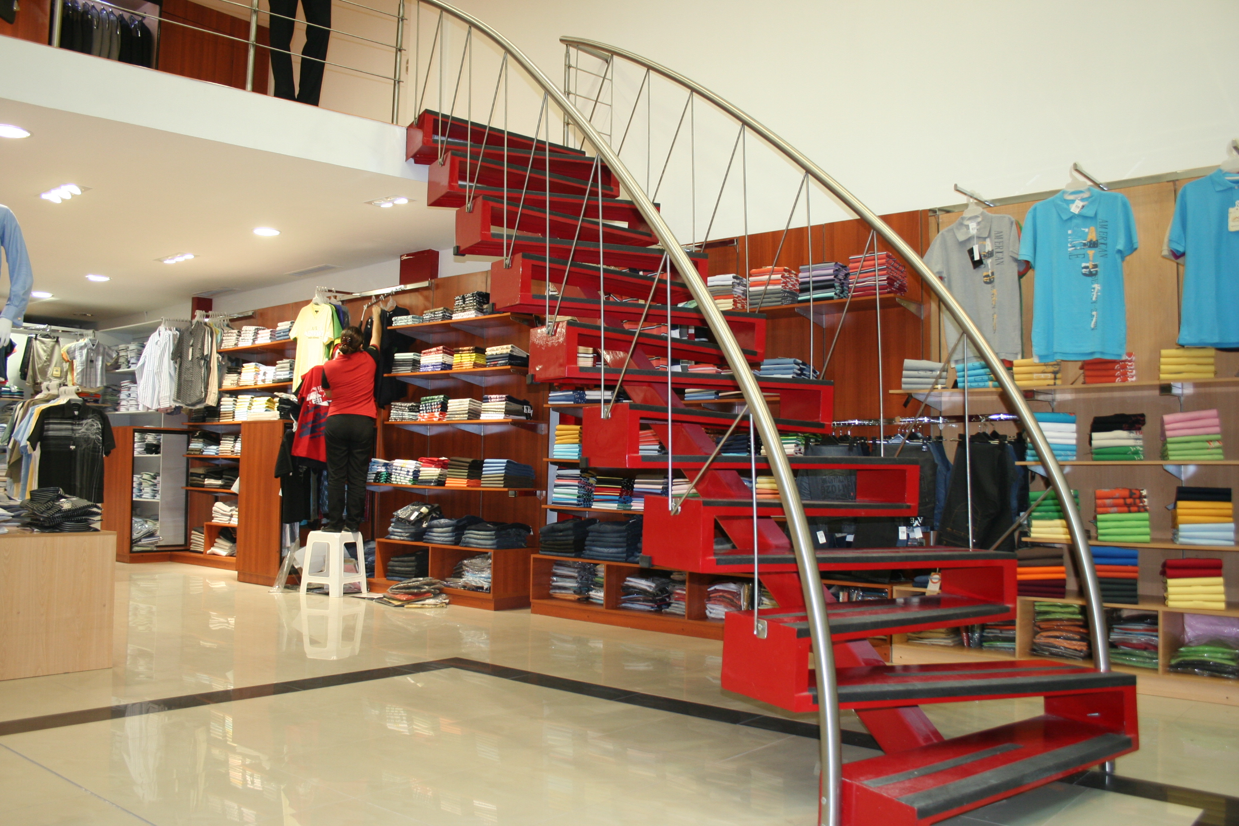 "MONTCLAIR" store. Mall del Sol. by DUNNARQ / Aleph Arquitectura ...