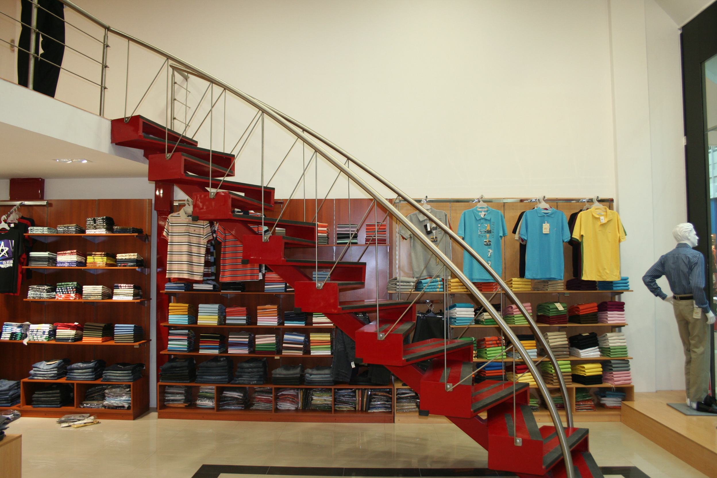 "MONTCLAIR" store. Mall del Sol. by DUNNARQ / Aleph Arquitectura ...