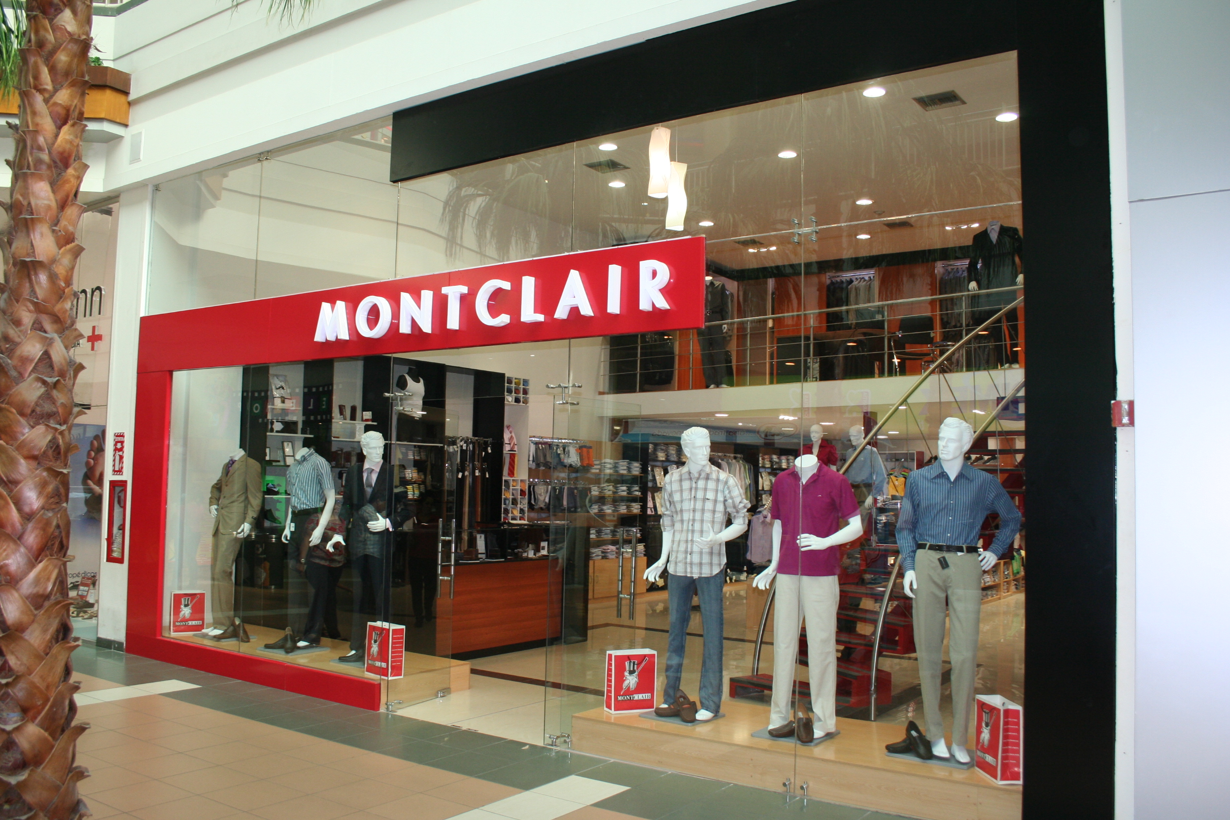 "MONTCLAIR" store. Mall del Sol. by DUNNARQ / Aleph Arquitectura ...