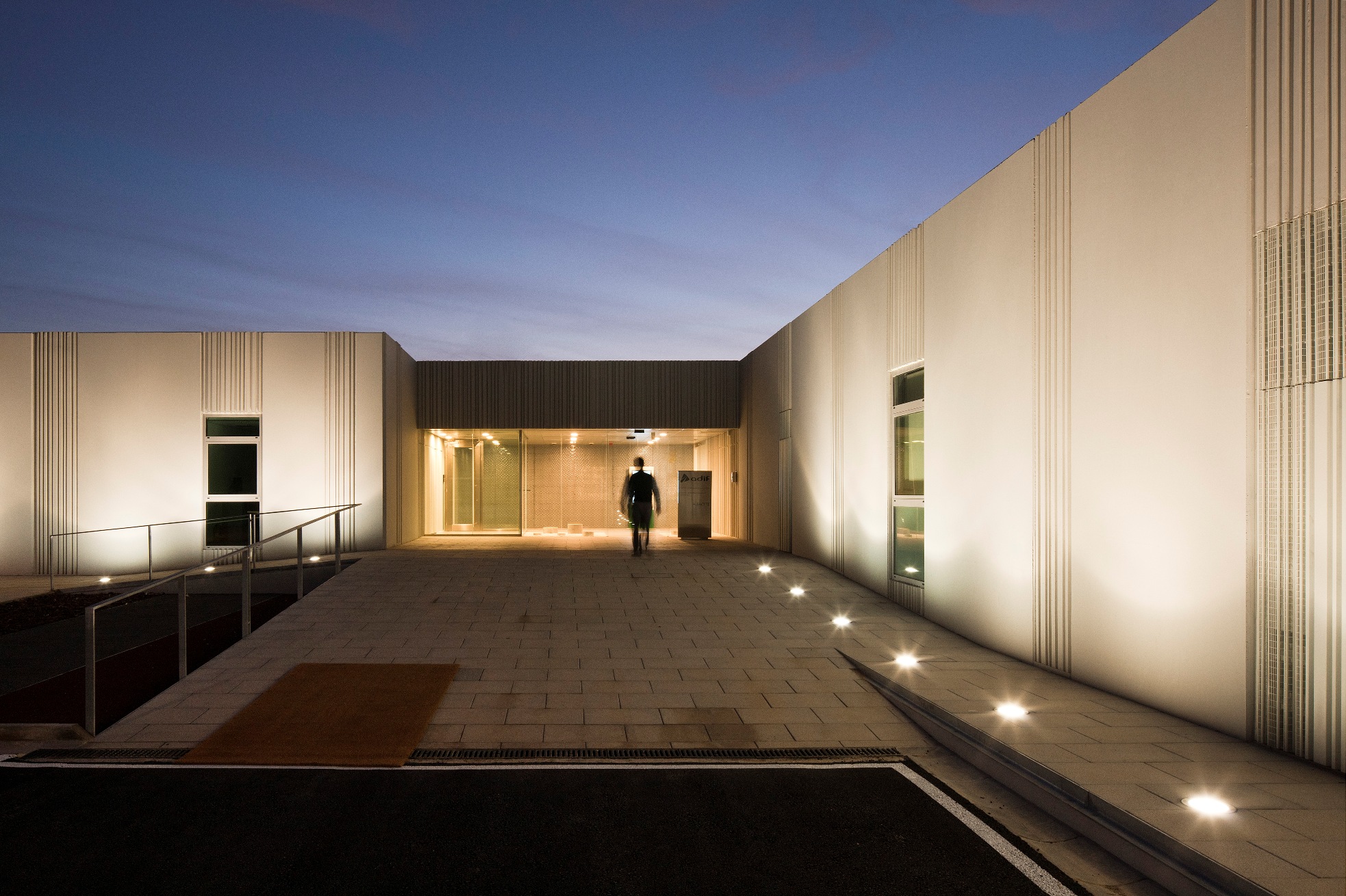 Railway Control Center by Moreno del Valle Arquitectos - Architizer