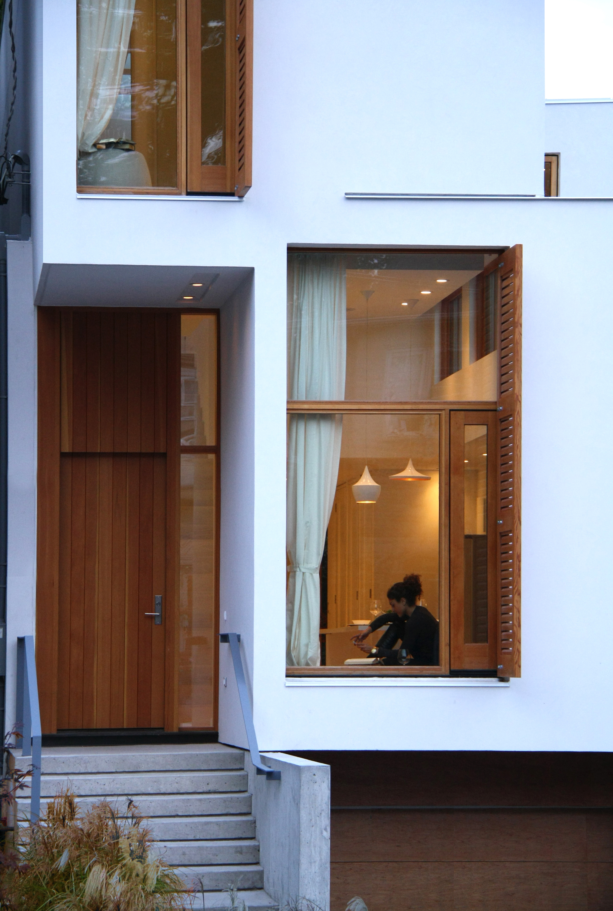 The Offset House by Ja Architecture Studio Inc, Arta Design and Build ...