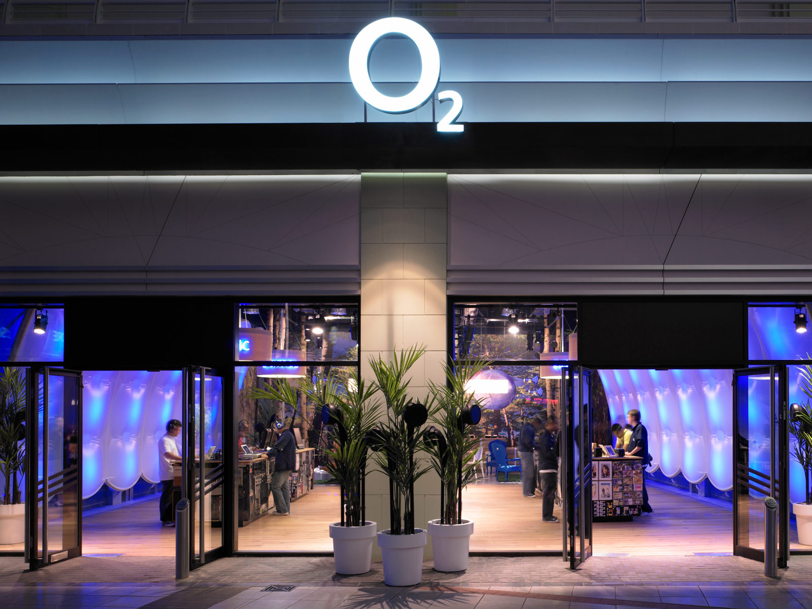 The O2 Concept Store - Architizer