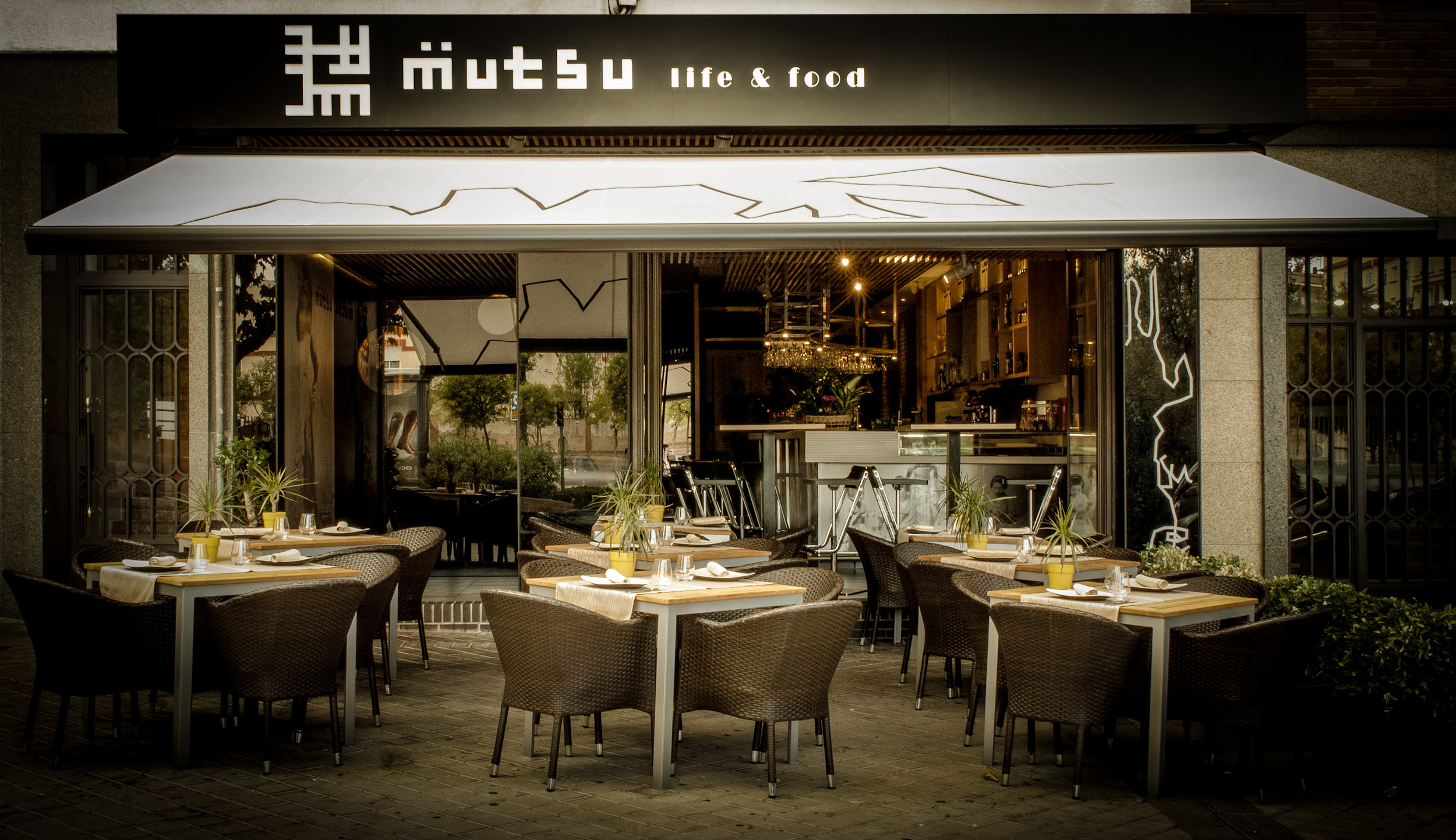 Mutsu Restaurant, Madrid. Project CHCO Arquitectura. Photo by Ignacio ...