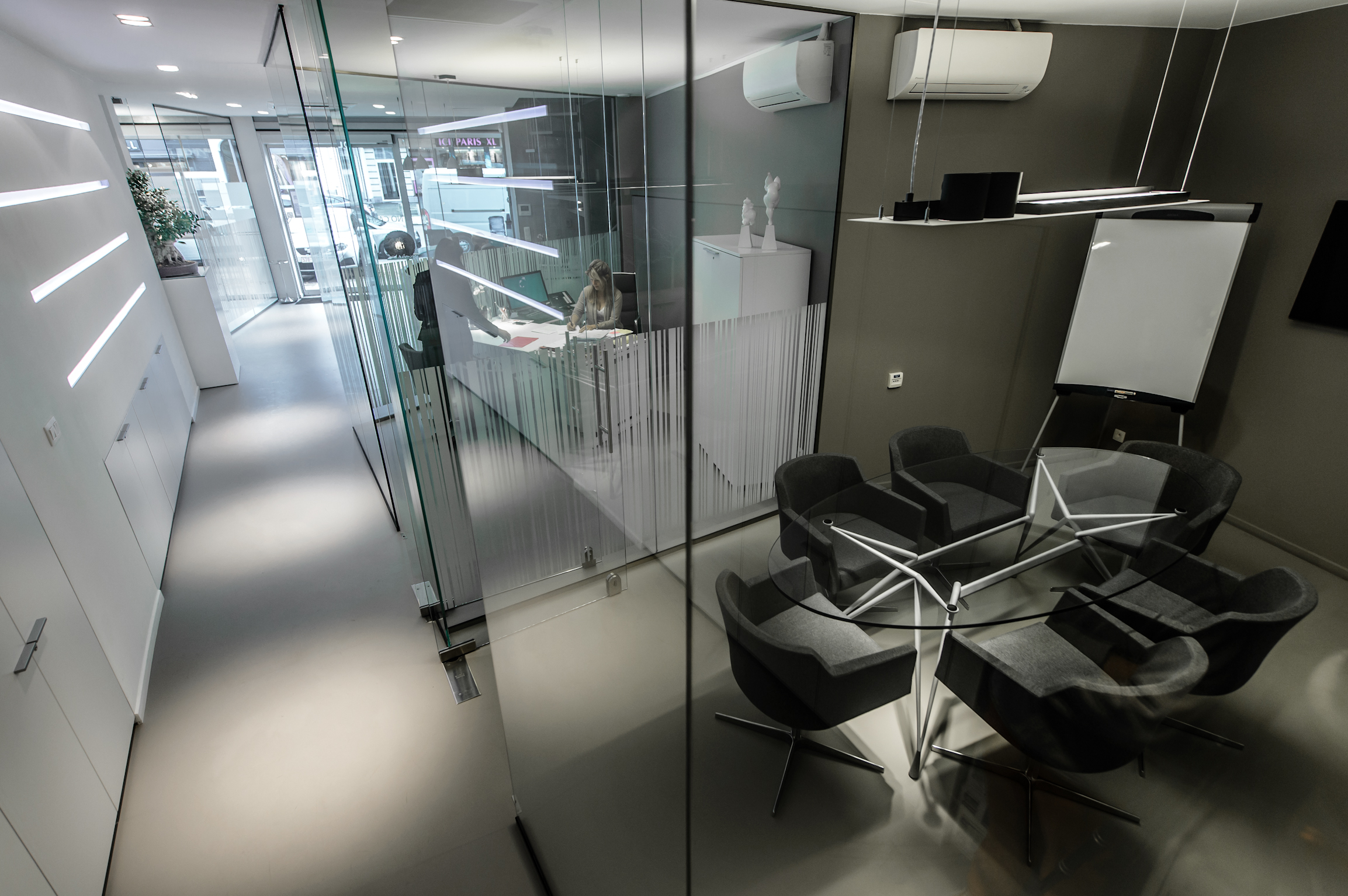 Banque Fintro - Architizer