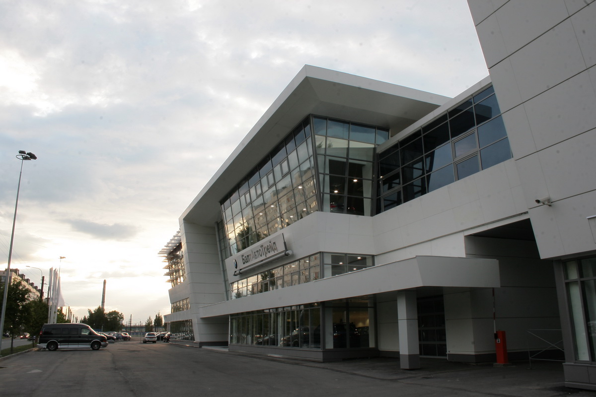 BMW dealer center - Architizer