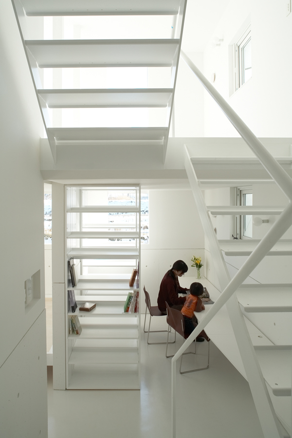 The topographic house by Akasaka Shinichiro Atelier - Architizer