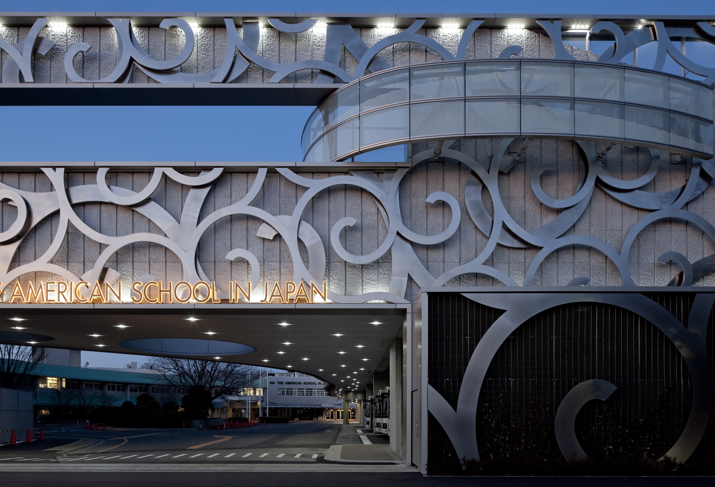 The American School in Japan (ASIJ) by TANGE ASSOCIATES - Architizer