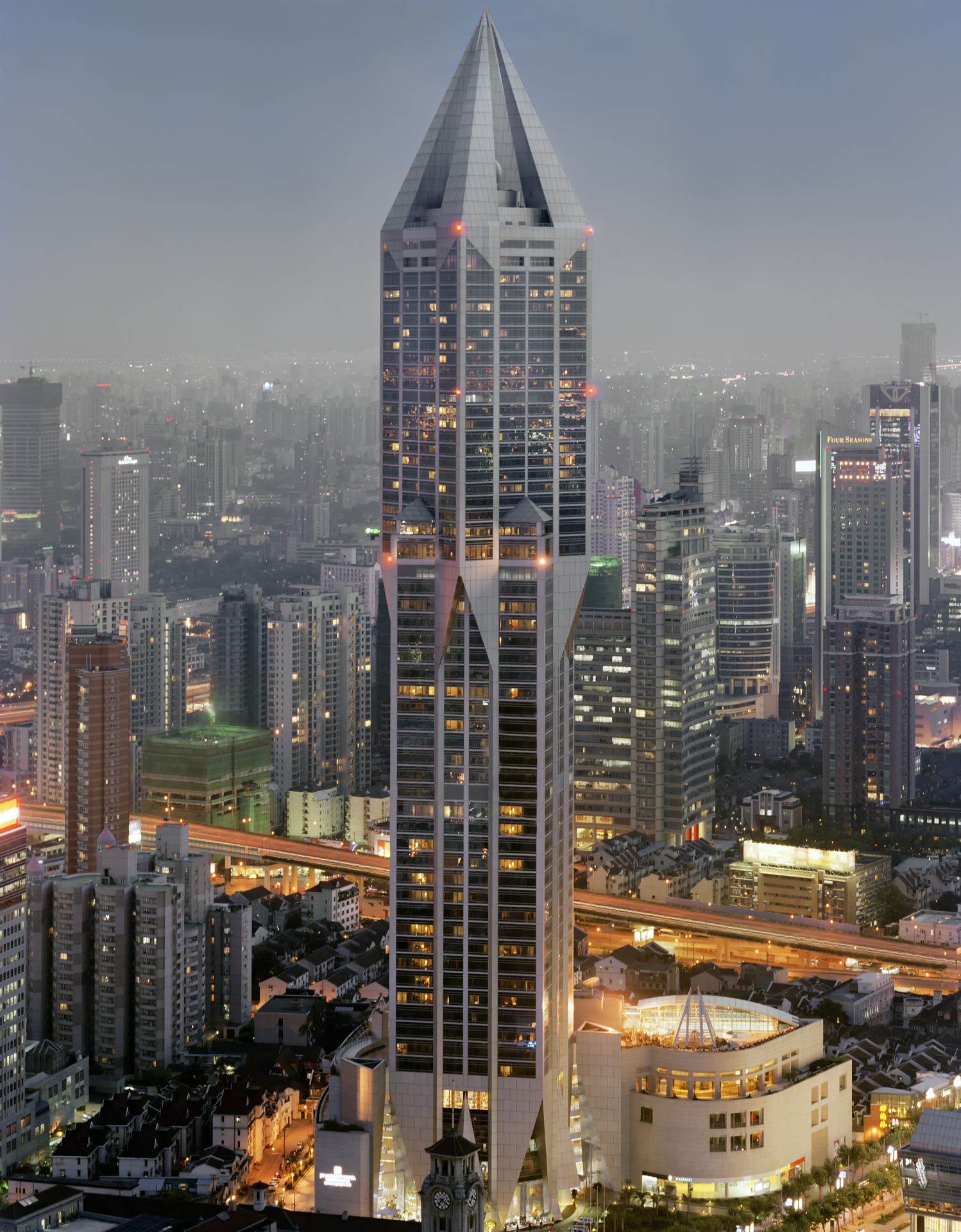 Tomorrow Square by Shanghai Institute of Architectural Design ...