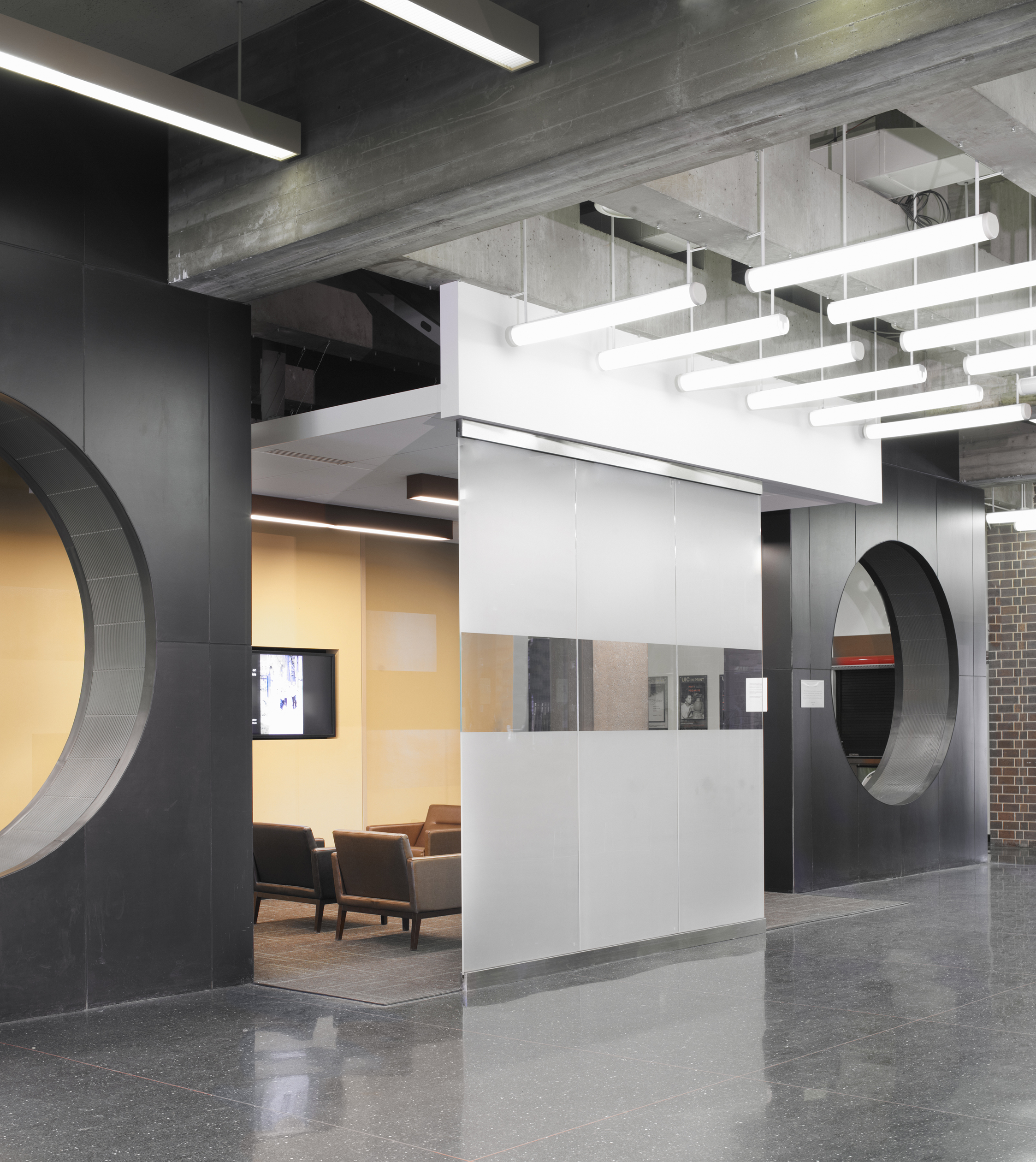 University of Illinois at Chicago Richard J. Daley Library Corridor ...