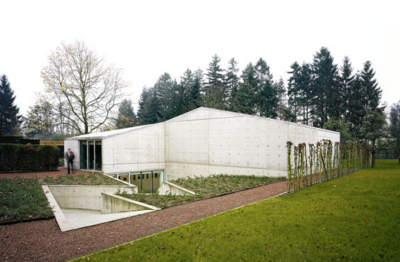 The Hedge House - Architizer