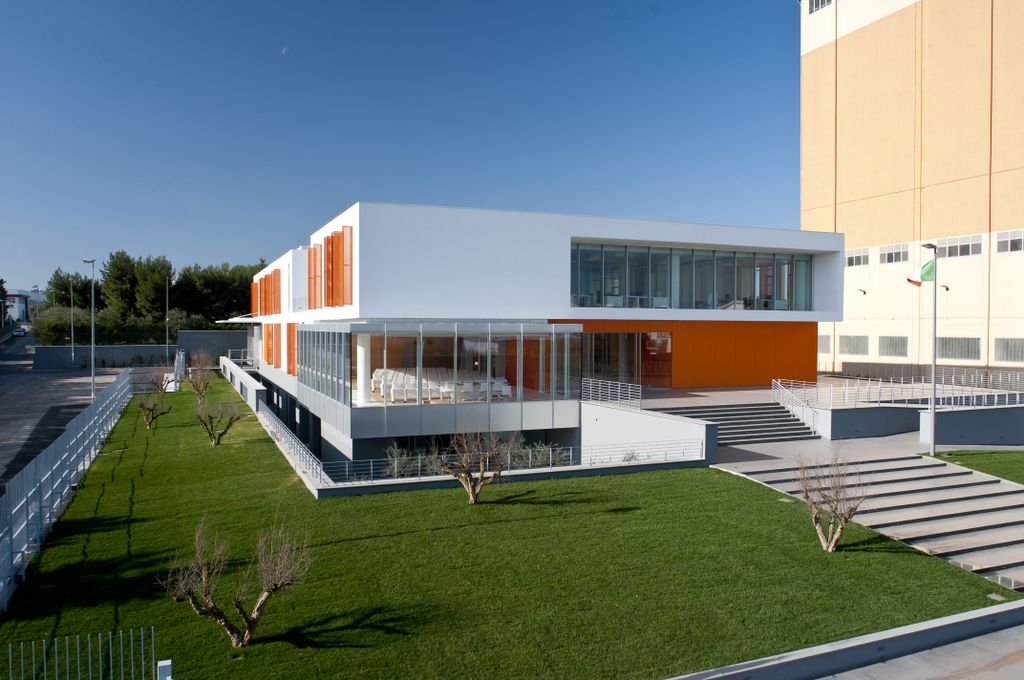 Casillo Headquarters, Corato, Italy (2012) by Alvisi Kirimoto ...