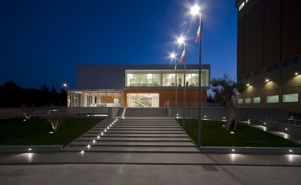 Casillo Headquarters, Corato, Italy (2012) by Alvisi Kirimoto ...